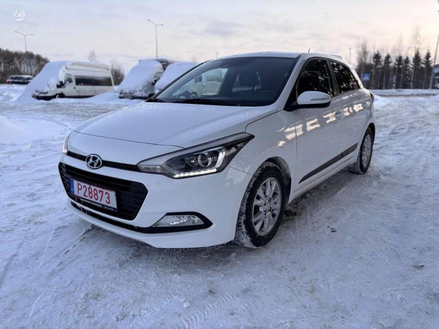 White Hyundai i20 2016 in Gargzdai, with an engine capacity of 1.00 L and mileage of 112 thousand km for 6999 €, photo 9 on AUTOMOTO.COM.LV
