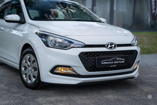 White Hyundai i20 2016 in Vilnius, with an engine capacity of 1.25 L and mileage of 51 thousand km for 6300 €, photo 2 on AUTOMOTO.COM.LV