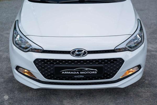 White Hyundai i20 2016 in Vilnius, with an engine capacity of 1.25 L and mileage of 51 thousand km for 6300 €, photo 5 on AUTOMOTO.COM.LV