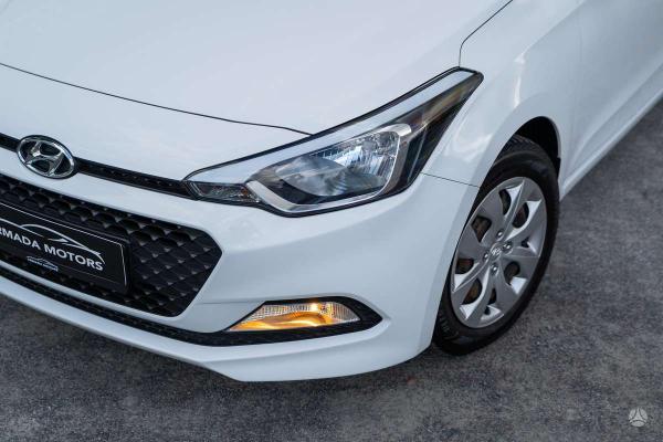 White Hyundai i20 2016 in Vilnius, with an engine capacity of 1.25 L and mileage of 51 thousand km for 6300 €, photo 7 on AUTOMOTO.COM.LV
