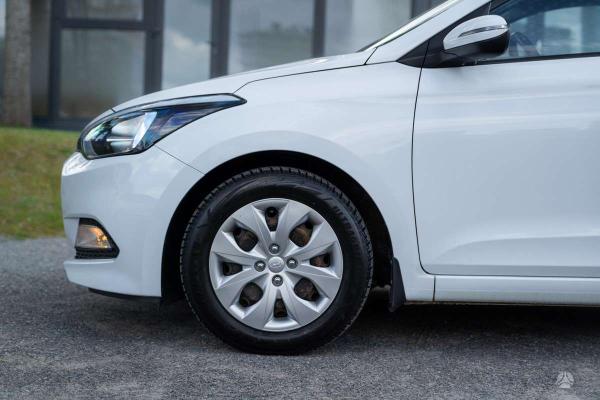 White Hyundai i20 2016 in Vilnius, with an engine capacity of 1.25 L and mileage of 51 thousand km for 6300 €, photo 9 on AUTOMOTO.COM.LV