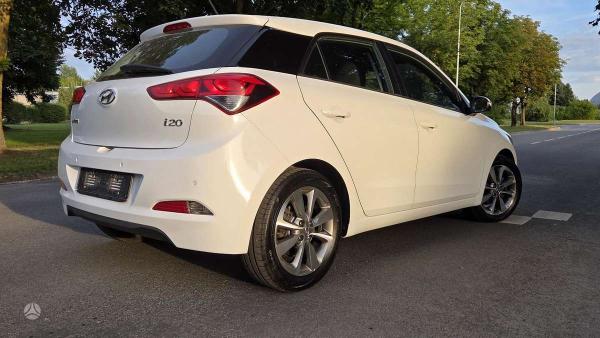 Balts Hyundai i20 2016 Panevēža, ar dzinēja tilpumu 1.25 L un nobraukumu 260 tūkst. km par 4950 €, foto 2 vietnē AUTOMOTO.COM.LV