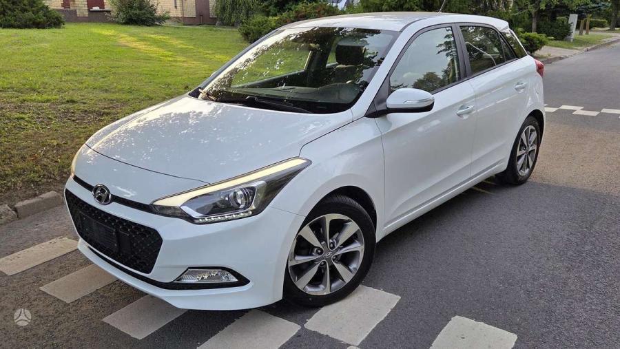 Balts Hyundai i20 2016 Panevēža, ar dzinēja tilpumu 1.25 L un nobraukumu 260 tūkst. km par 4950 €, foto 4 vietnē AUTOMOTO.COM.LV