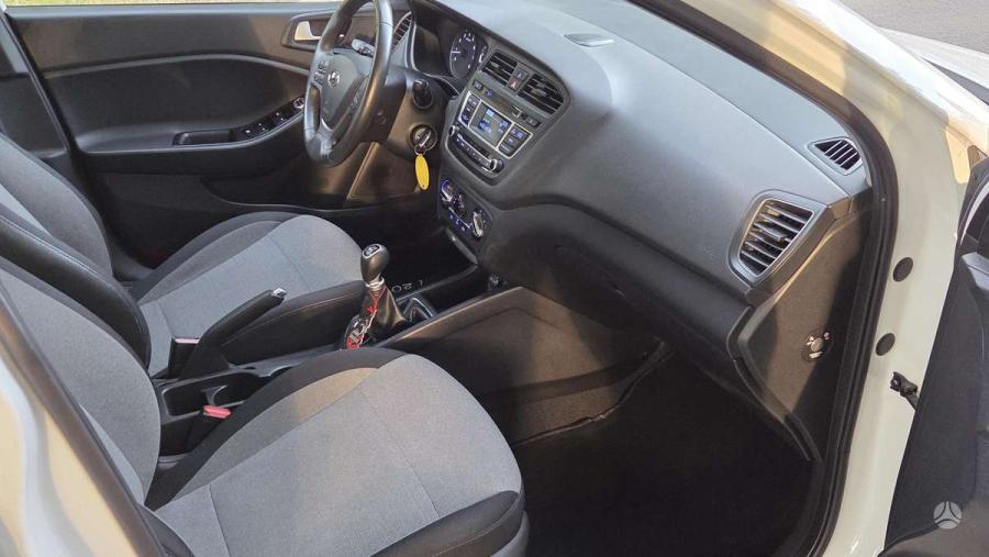 Balts Hyundai i20 2016 Panevēža, ar dzinēja tilpumu 1.25 L un nobraukumu 260 tūkst. km par 4950 €, foto 5 vietnē AUTOMOTO.COM.LV
