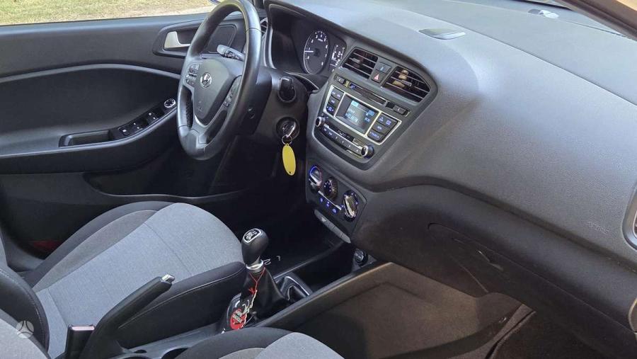 Balts Hyundai i20 2016 Panevēža, ar dzinēja tilpumu 1.25 L un nobraukumu 260 tūkst. km par 4950 €, foto 14 vietnē AUTOMOTO.COM.LV