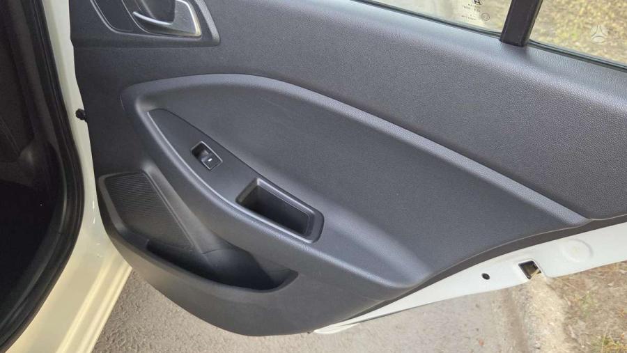 Balts Hyundai i20 2016 Panevēža, ar dzinēja tilpumu 1.25 L un nobraukumu 260 tūkst. km par 4950 €, foto 21 vietnē AUTOMOTO.COM.LV