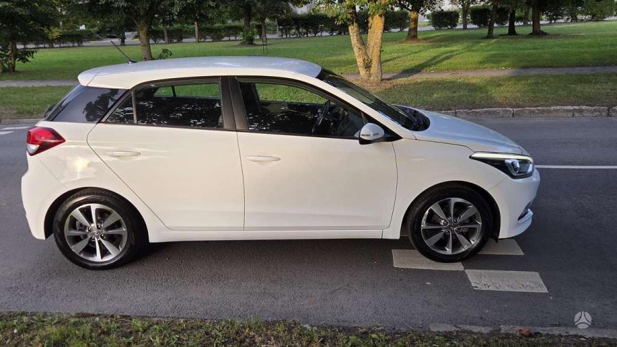 Balts Hyundai i20 2016 Panevēža, ar dzinēja tilpumu 1.25 L un nobraukumu 260 tūkst. km par 4950 €, foto 30 vietnē AUTOMOTO.COM.LV