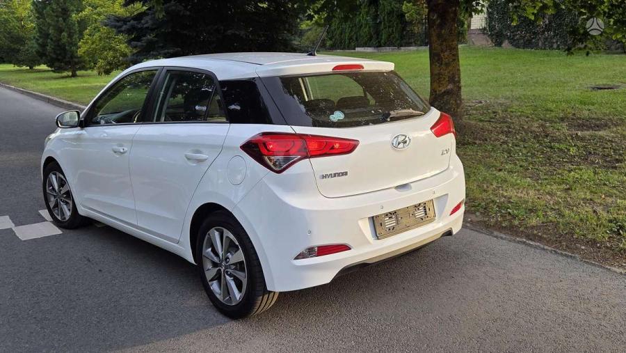 Balts Hyundai i20 2016 Panevēža, ar dzinēja tilpumu 1.25 L un nobraukumu 260 tūkst. km par 4950 €, foto 36 vietnē AUTOMOTO.COM.LV