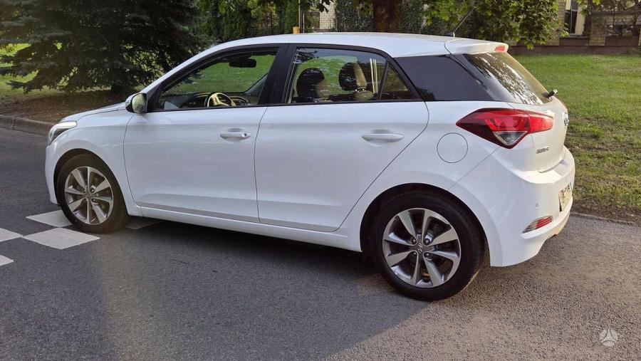 Balts Hyundai i20 2016 Panevēža, ar dzinēja tilpumu 1.25 L un nobraukumu 260 tūkst. km par 4950 €, foto 38 vietnē AUTOMOTO.COM.LV