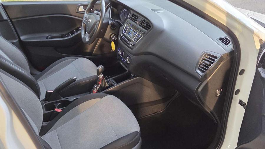 Balts Hyundai i20 2016 Panevēža, ar dzinēja tilpumu 1.25 L un nobraukumu 260 tūkst. km par 4699 €, foto 21 vietnē AUTOMOTO.COM.LV