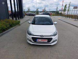 White Hyundai i20 2017 in Vilnius, with an engine capacity of 1.30 L and mileage of 162 thousand km for 5850 €, photo 9 on AUTOMOTO.COM.LV