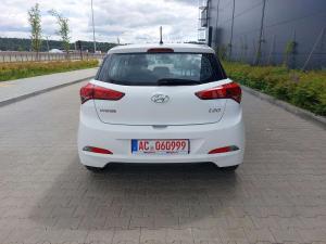 White Hyundai i20 2017 in Vilnius, with an engine capacity of 1.30 L and mileage of 162 thousand km for 5850 €, photo 10 on AUTOMOTO.COM.LV