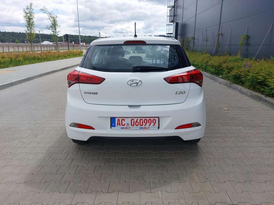 White Hyundai i20 2017 in Vilnius, with an engine capacity of 1.30 L and mileage of 162 thousand km for 5850 €, photo 10 on AUTOMOTO.COM.LV