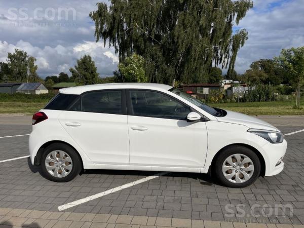 Balts Hyundai i20 2017 Rīga, ar dzinēja tilpumu 1.20 L un nobraukumu 125 tūkst. km par 5300 €, foto 2 vietnē AUTOMOTO.COM.LV