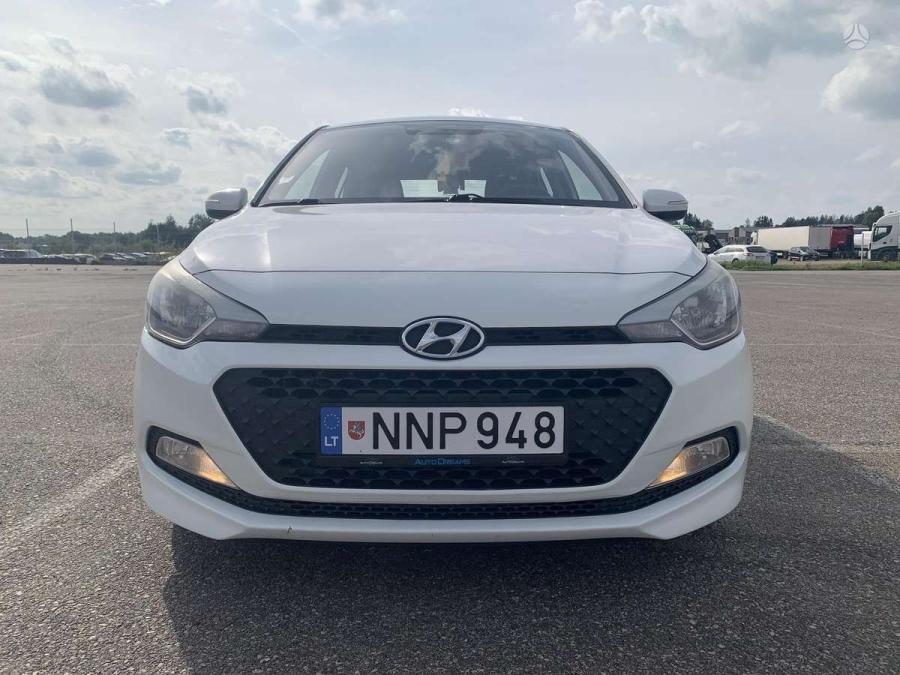 White Hyundai i20 2017 in Vilnius, with an engine capacity of 1.25 L and mileage of 127 thousand km for 7700 €, photo 3 on AUTOMOTO.COM.LV