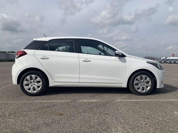 Balts Hyundai i20 2017 Viļņa, ar dzinēja tilpumu 1.25 L un nobraukumu 127 tūkst. km par 7700 €, foto 5 vietnē AUTOMOTO.COM.LV