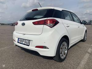 White Hyundai i20 2017 in Vilnius, with an engine capacity of 1.25 L and mileage of 127 thousand km for 7700 €, photo 6 on AUTOMOTO.COM.LV
