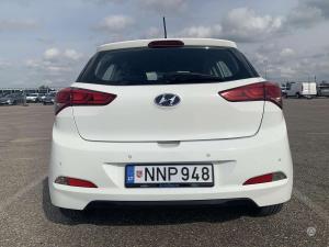 White Hyundai i20 2017 in Vilnius, with an engine capacity of 1.25 L and mileage of 127 thousand km for 7700 €, photo 7 on AUTOMOTO.COM.LV
