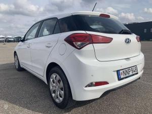 White Hyundai i20 2017 in Vilnius, with an engine capacity of 1.25 L and mileage of 127 thousand km for 7700 €, photo 8 on AUTOMOTO.COM.LV