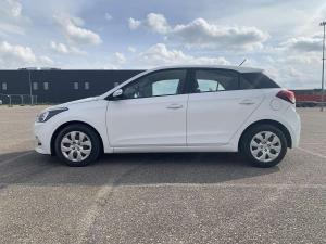 White Hyundai i20 2017 in Vilnius, with an engine capacity of 1.25 L and mileage of 127 thousand km for 7700 €, photo 9 on AUTOMOTO.COM.LV