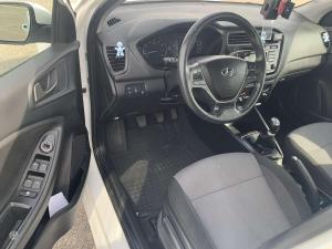 White Hyundai i20 2017 in Vilnius, with an engine capacity of 1.25 L and mileage of 127 thousand km for 7700 €, photo 10 on AUTOMOTO.COM.LV