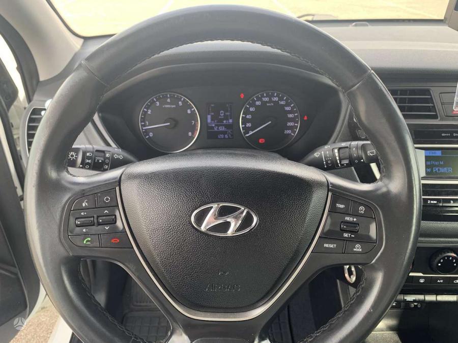 White Hyundai i20 2017 in Vilnius, with an engine capacity of 1.25 L and mileage of 127 thousand km for 7700 €, photo 11 on AUTOMOTO.COM.LV