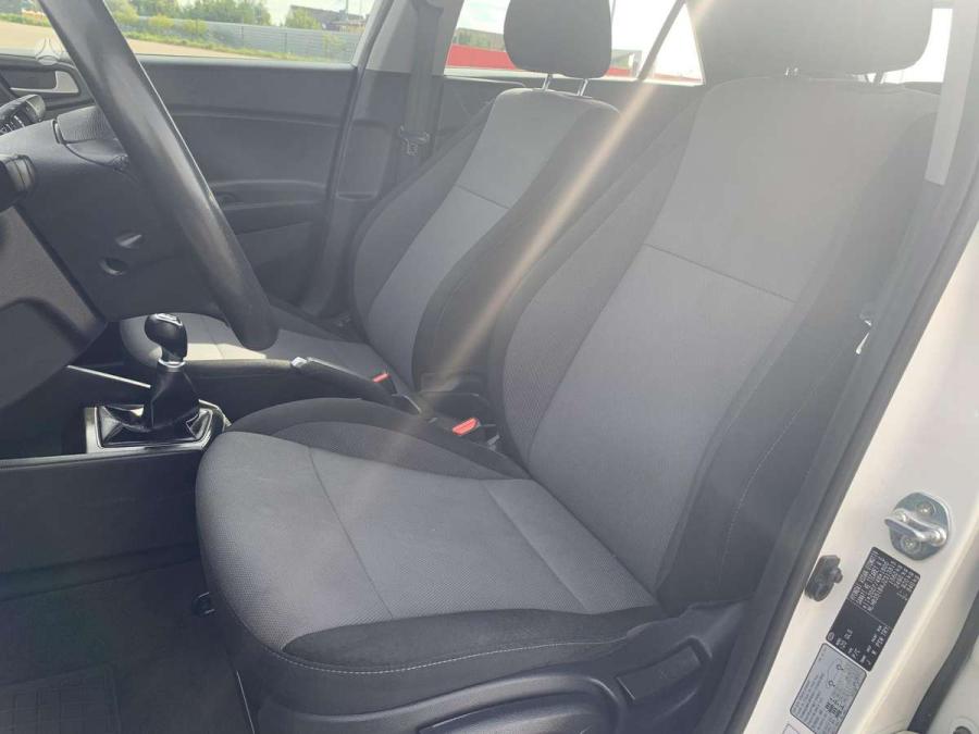 White Hyundai i20 2017 in Vilnius, with an engine capacity of 1.25 L and mileage of 127 thousand km for 7700 €, photo 14 on AUTOMOTO.COM.LV