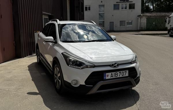 White Hyundai i20 2017 in Vilnius, with an engine capacity of 0.90 L and mileage of 107 thousand km for 7800 €, photo 3 on AUTOMOTO.COM.LV