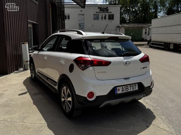 White Hyundai i20 2017 in Vilnius, with an engine capacity of 0.90 L and mileage of 107 thousand km for 7800 €, photo 7 on AUTOMOTO.COM.LV