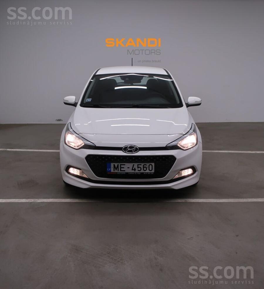 White Hyundai i20 2018 in Riga, with an engine capacity of 1.20 L and mileage of 195 thousand km for 5790 €, photo 2 on AUTOMOTO.COM.LV