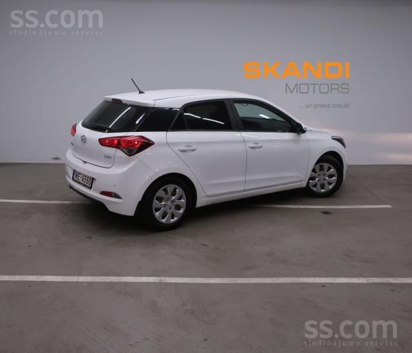 White Hyundai i20 2018 in Riga, with an engine capacity of 1.20 L and mileage of 195 thousand km for 5790 €, photo 4 on AUTOMOTO.COM.LV