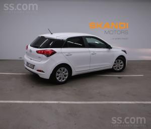 White Hyundai i20 2018 in Riga, with an engine capacity of 1.20 L and mileage of 195 thousand km for 5790 €, photo 4 on AUTOMOTO.COM.LV