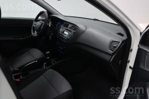 White Hyundai i20 2018 in Riga, with an engine capacity of 1.20 L and mileage of 195 thousand km for 5790 €, photo 10 on AUTOMOTO.COM.LV