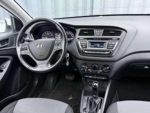 White Hyundai i20 2018 in Vilnius, with an engine capacity of 1.37 L and mileage of 182 thousand km for 6900 €, photo 8 on AUTOMOTO.COM.LV