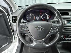 White Hyundai i20 2018 in Vilnius, with an engine capacity of 1.37 L and mileage of 182 thousand km for 6900 €, photo 9 on AUTOMOTO.COM.LV