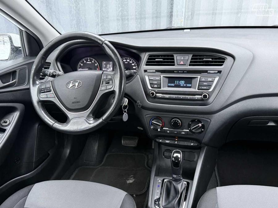 White Hyundai i20 2018 in Vilnius, with an engine capacity of 1.40 L and mileage of 182 thousand km for 6900 €, photo 8 on AUTOMOTO.COM.LV