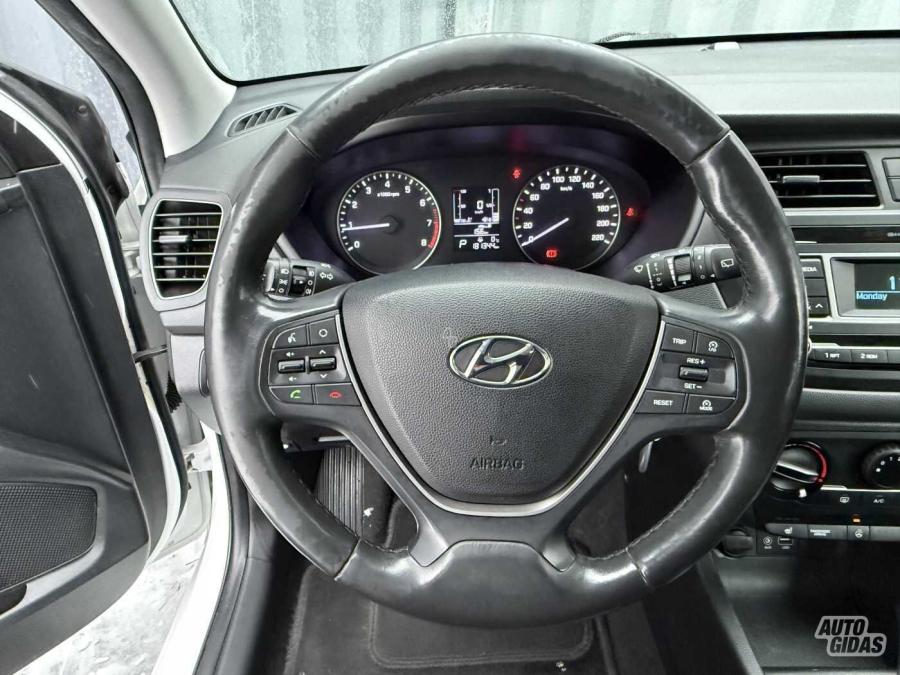 White Hyundai i20 2018 in Vilnius, with an engine capacity of 1.40 L and mileage of 182 thousand km for 6900 €, photo 9 on AUTOMOTO.COM.LV