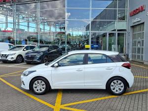 Balts Hyundai i20 2018 Viļņa, ar dzinēja tilpumu 1.25 L un nobraukumu 127 tūkst. km par 6500 €, foto 3 vietnē AUTOMOTO.COM.LV