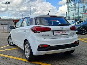 Balts Hyundai i20 2018 Viļņa, ar dzinēja tilpumu 1.25 L un nobraukumu 127 tūkst. km par 6500 €, foto 4 vietnē AUTOMOTO.COM.LV