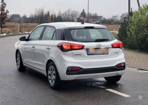 White Hyundai i20 2019 in Kaunas, with an engine capacity of 1.00 L and mileage of 200 thousand km for 5499 €, photo 4 on AUTOMOTO.COM.LV