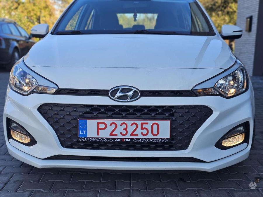 Balts Hyundai i20 2019 Kauņa, ar dzinēja tilpumu 1.25 L un nobraukumu 144 tūkst. km par 7599 €, foto 2 vietnē AUTOMOTO.COM.LV