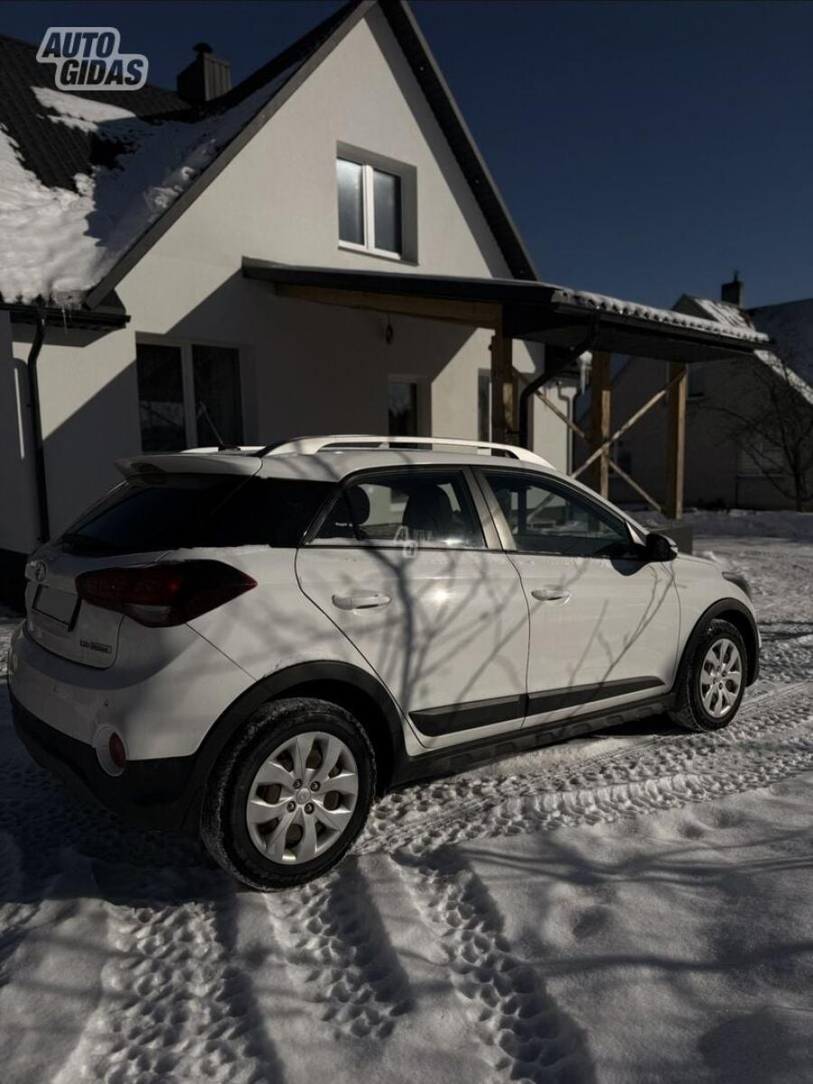 White Hyundai i20 2019 in Vilnius, with an engine capacity of 1.00 L and mileage of 149 thousand km for 9950 €, photo 3 on AUTOMOTO.COM.LV
