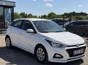 White Hyundai i20 2019 in Siauliai, with an engine capacity of 1.00 L and mileage of 148 thousand km for 8300 €, photo 4 on AUTOMOTO.COM.LV