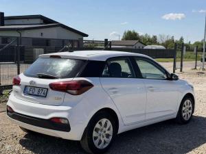 White Hyundai i20 2019 in Siauliai, with an engine capacity of 1.00 L and mileage of 148 thousand km for 8300 €, photo 6 on AUTOMOTO.COM.LV