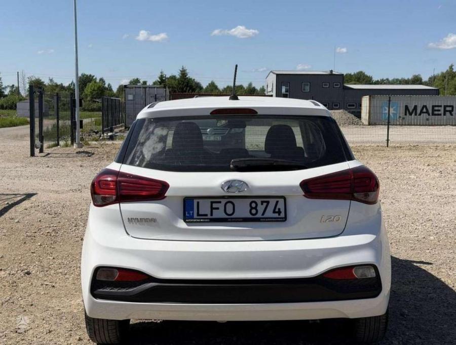 White Hyundai i20 2019 in Siauliai, with an engine capacity of 1.00 L and mileage of 148 thousand km for 8300 €, photo 7 on AUTOMOTO.COM.LV