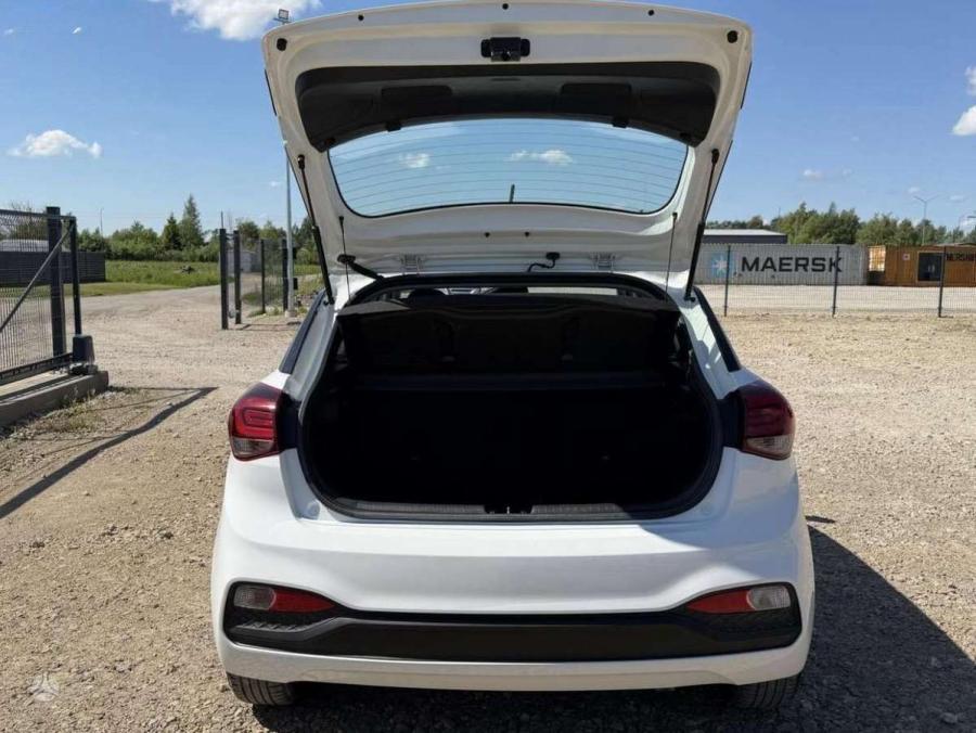 White Hyundai i20 2019 in Siauliai, with an engine capacity of 1.00 L and mileage of 148 thousand km for 8300 €, photo 8 on AUTOMOTO.COM.LV