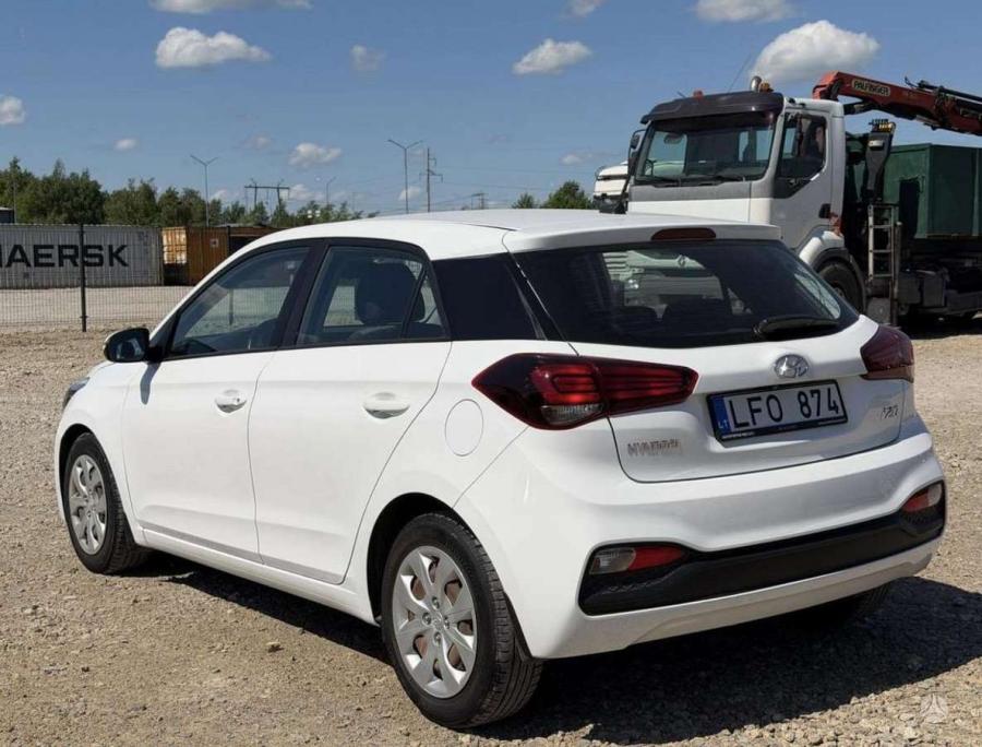 White Hyundai i20 2019 in Siauliai, with an engine capacity of 1.00 L and mileage of 148 thousand km for 8300 €, photo 9 on AUTOMOTO.COM.LV
