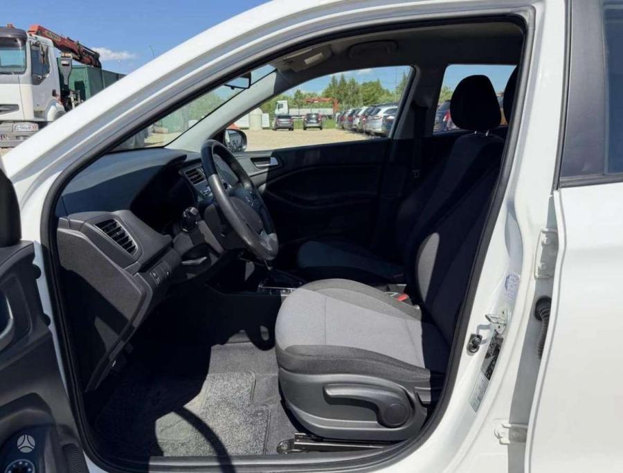 White Hyundai i20 2019 in Siauliai, with an engine capacity of 1.00 L and mileage of 148 thousand km for 8300 €, photo 11 on AUTOMOTO.COM.LV