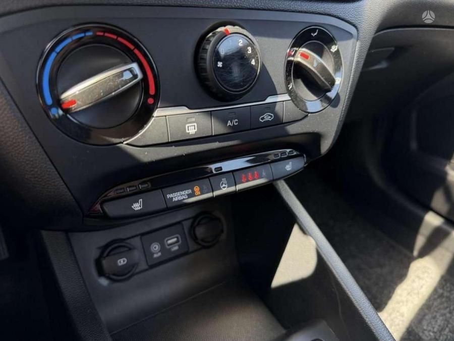 White Hyundai i20 2019 in Siauliai, with an engine capacity of 1.00 L and mileage of 148 thousand km for 8300 €, photo 18 on AUTOMOTO.COM.LV