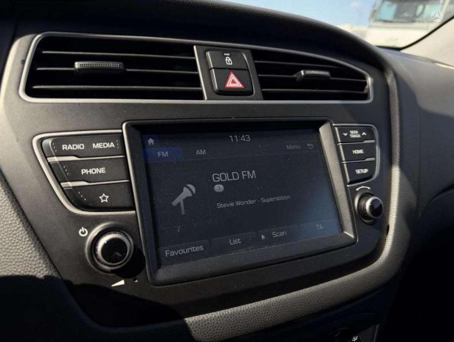 White Hyundai i20 2019 in Siauliai, with an engine capacity of 1.00 L and mileage of 148 thousand km for 8300 €, photo 21 on AUTOMOTO.COM.LV